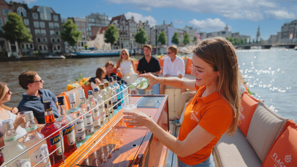 Luxe rondvaart met schipper & host in Amsterdam