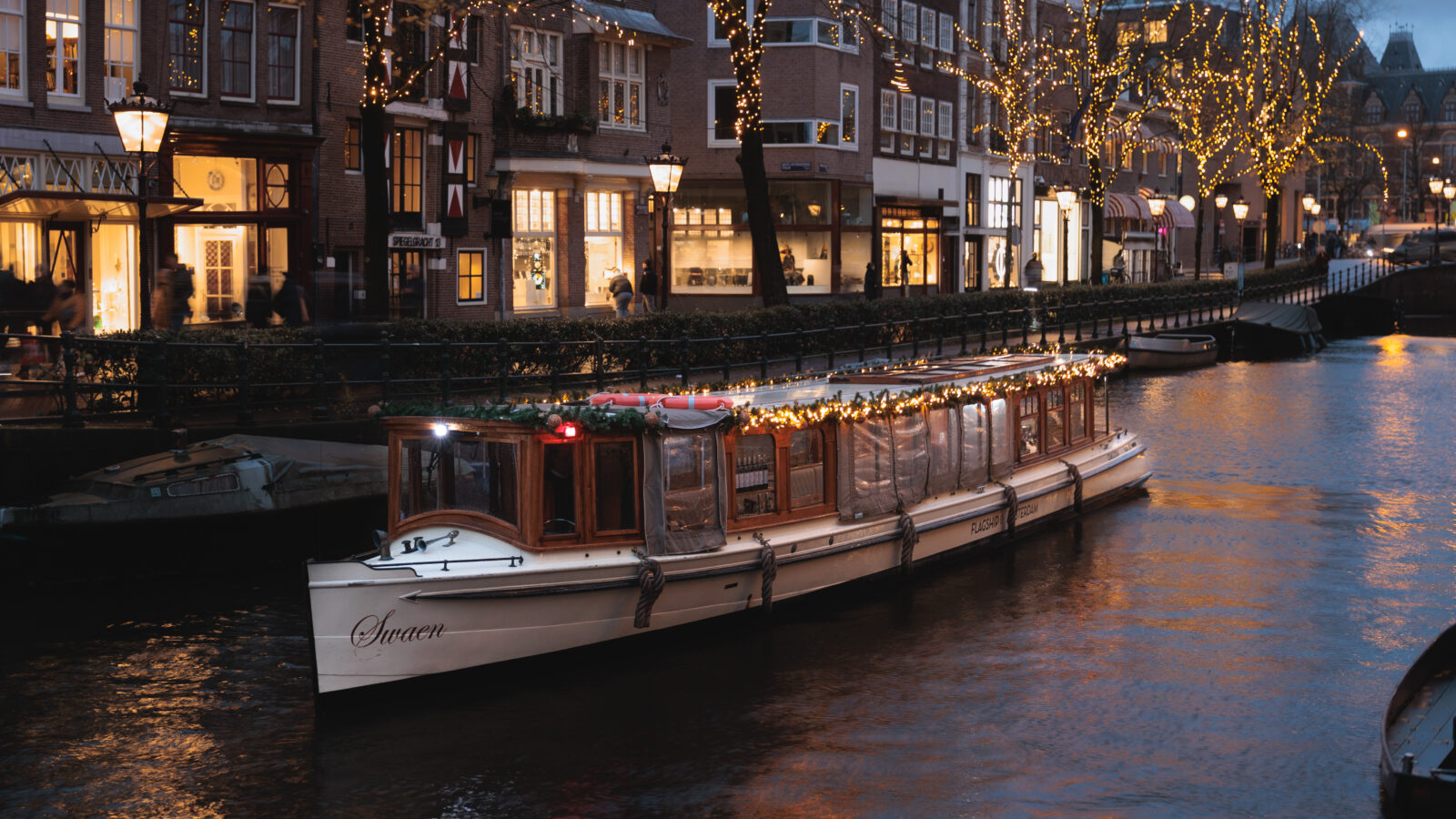Book a canal cruise in Amsterdam - With Flagship Amsterdam