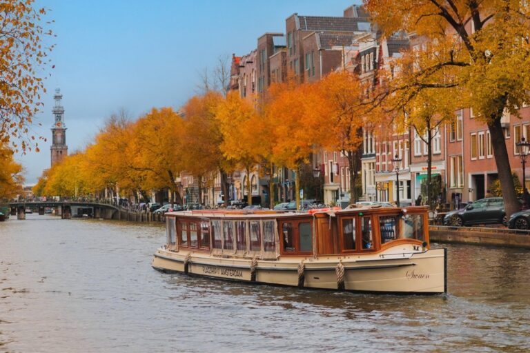 Book a canal cruise in Amsterdam - With Flagship Amsterdam