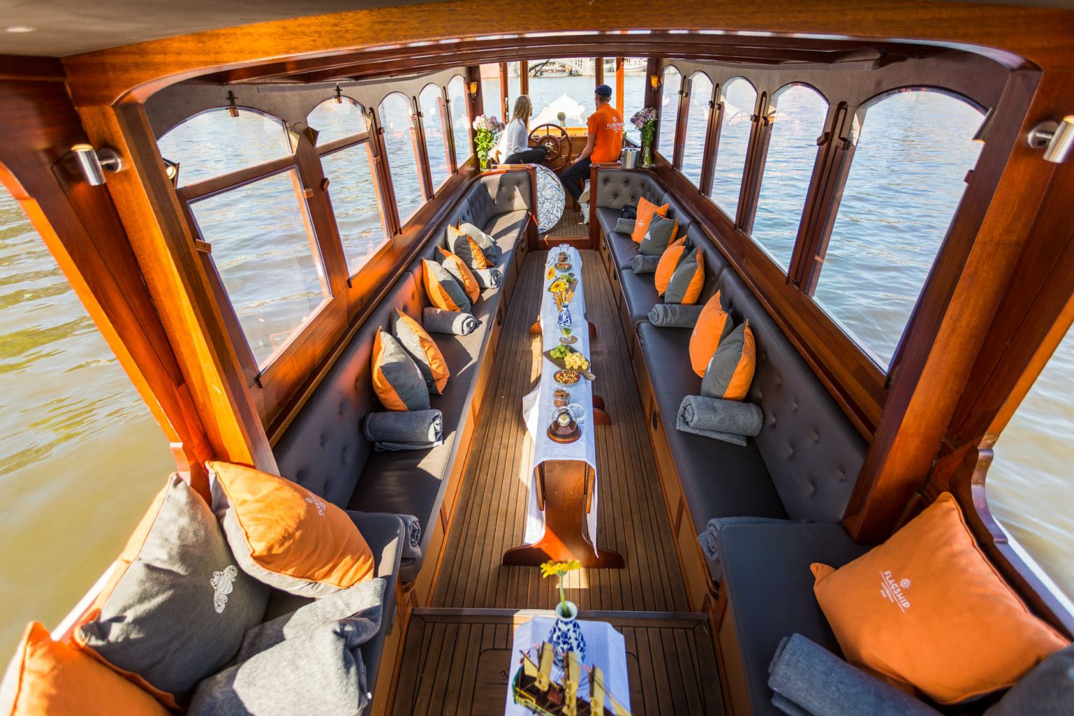 Luxe rondvaart? Huur een salonboot bij Flagship Amsterdam