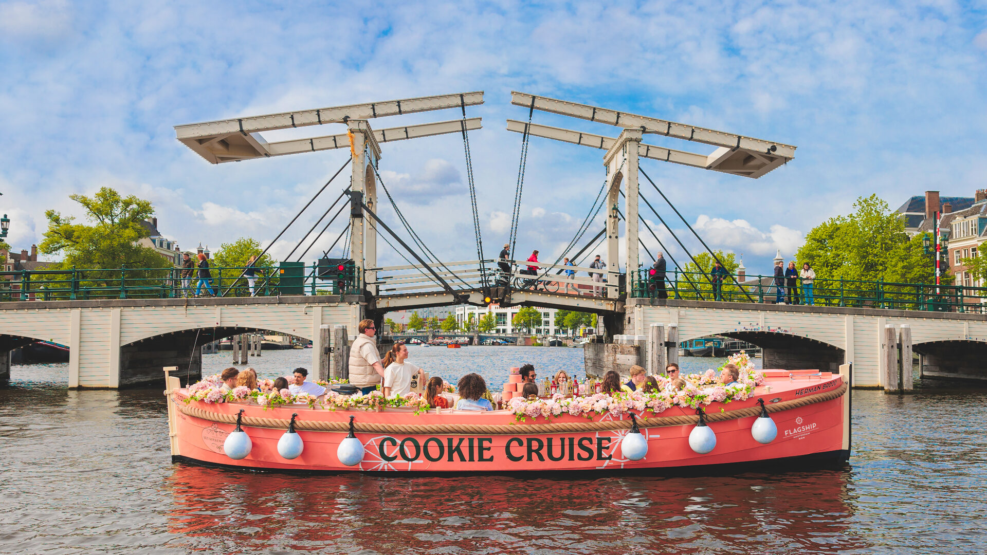 Canal Cruise Amsterdam - Rondvaart met schipper en gids!