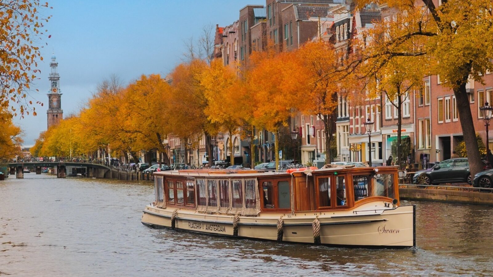 Canal Cruise Amsterdam - Rondvaart met schipper en gids!